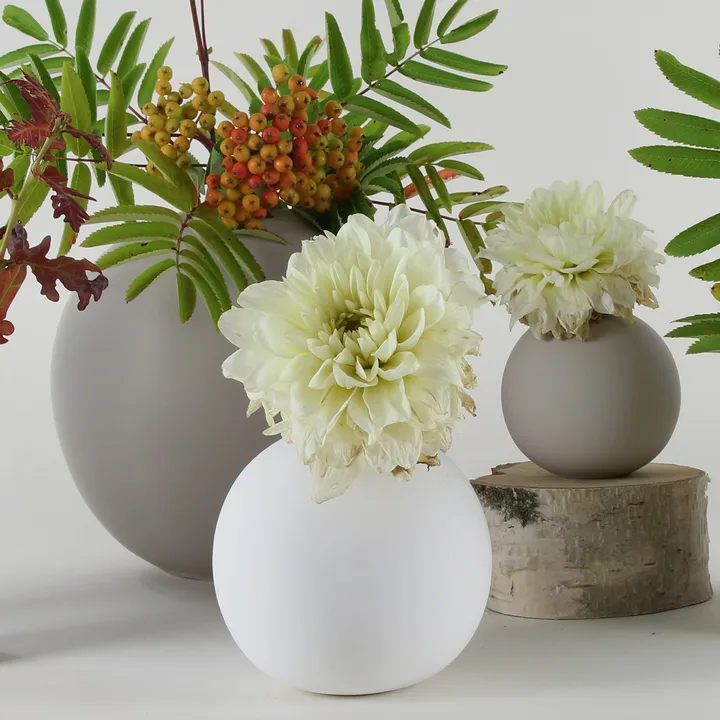 Ball vase white from Cooee Design - NordicNest.com
