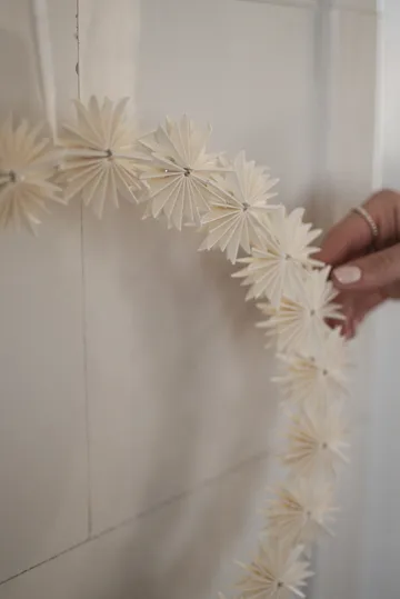 Paper flake wreath Christmas decoration from DBKD - NordicNest.com