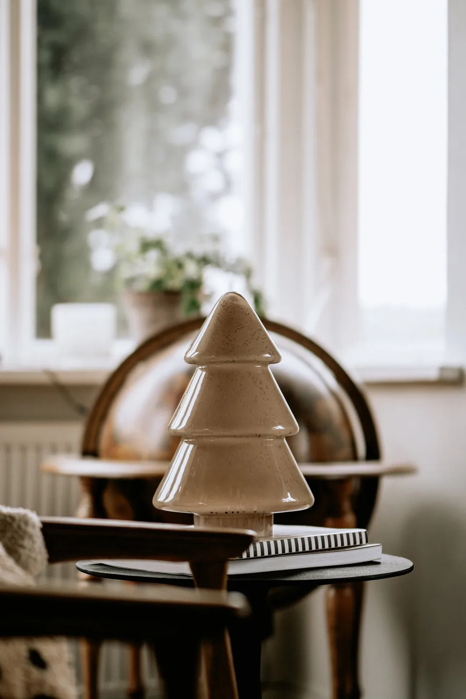 Kvist 20 table lamp from Globen Lighting - NordicNest.com