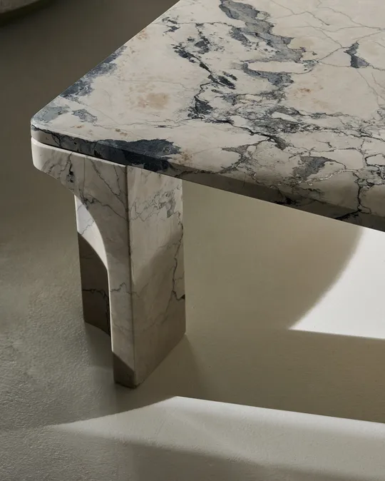 Doric coffee table 80x80 cm from Gubi - NordicNest.com