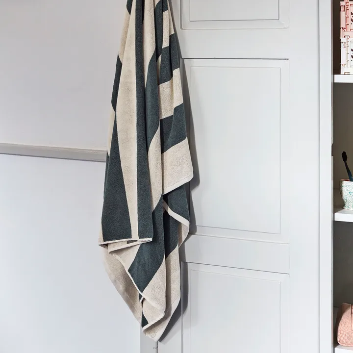 Frotté Stripe bath towel 100x150 cm from HAY - NordicNest.com
