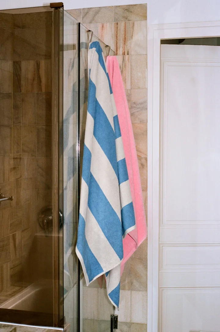 Frotté Stripe towel 50x100 cm from HAY - NordicNest.com