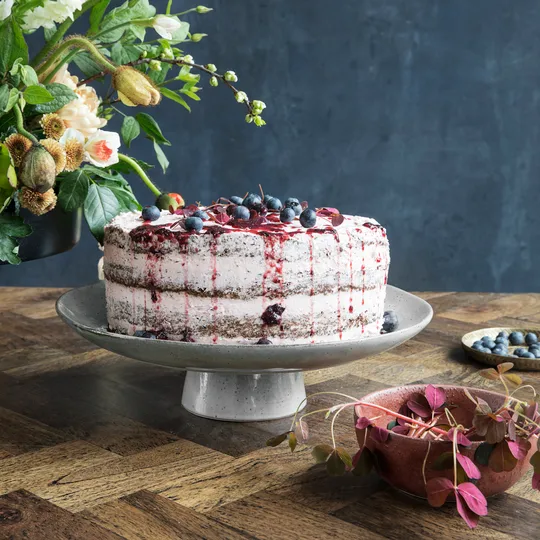 Rustic cake plate from House Doctor - NordicNest.com