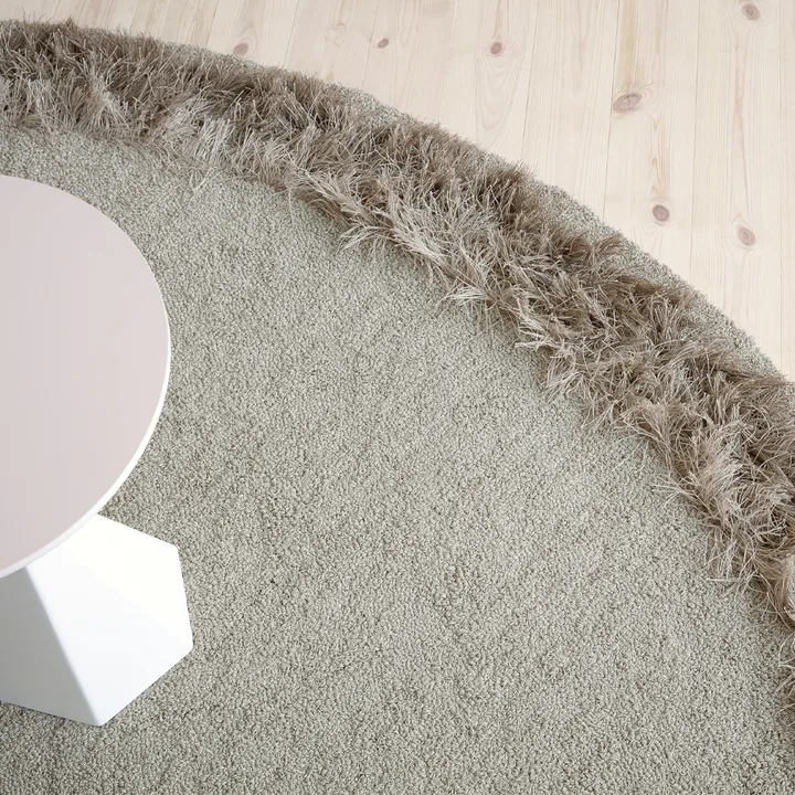 Feather Rug round from Kasthall - NordicNest.com