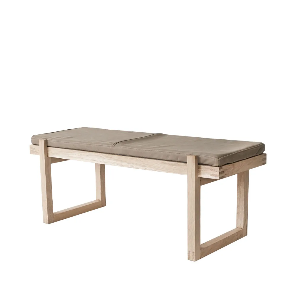 Minimal bench from Kristina Dam Studio - NordicNest.com