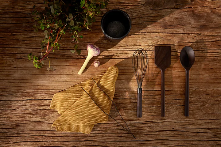 Rå wooden spatula from Rosendahl - NordicNest.com