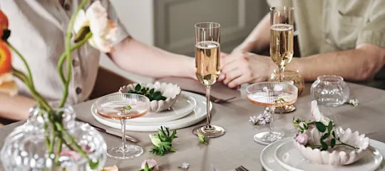 A Romantic table setting - 3 style ideas