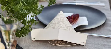Step by step: how to fold a paper hat for a crayfish party