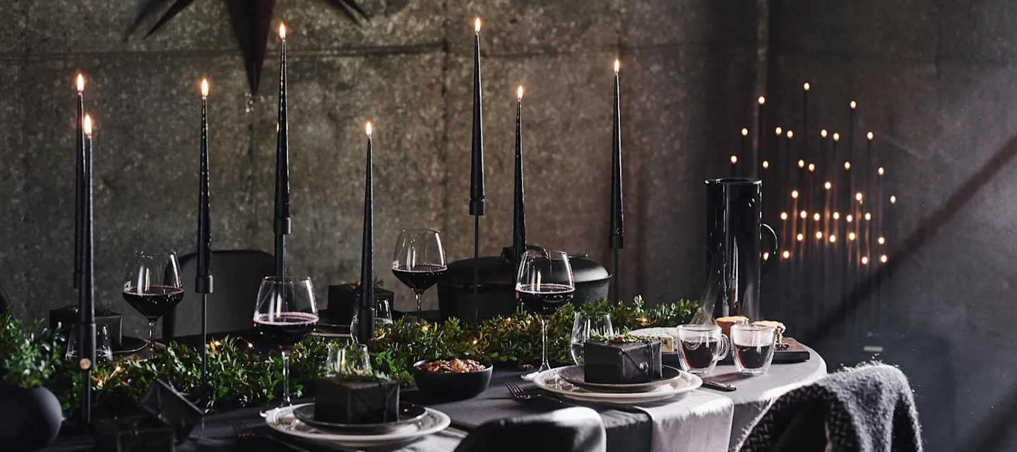 5 ideas for a dramatic black table setting