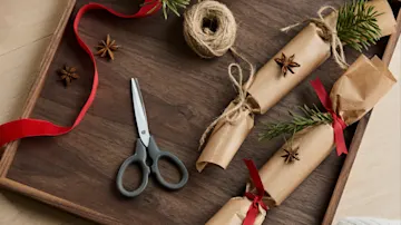 Make your own Christmas crackers