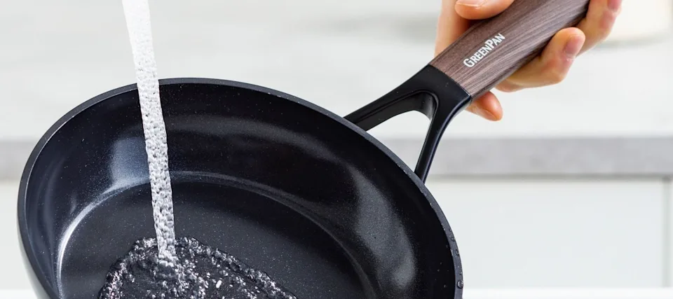Discover the best way to clean your frying pan!